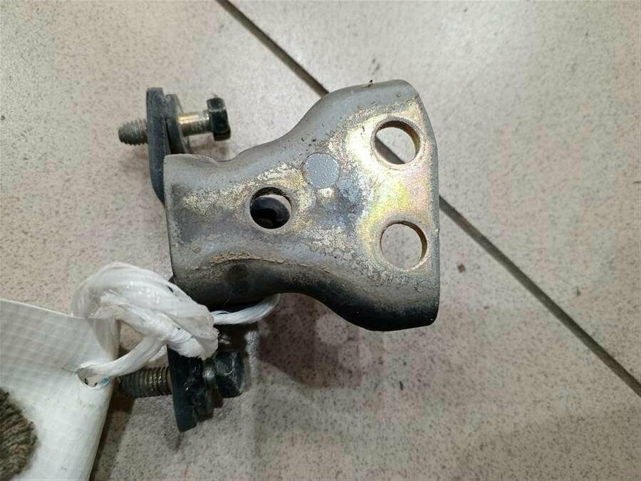 Петля двери задней правой верхняя от Mitsubishi Lancer Cedia CS 2000-2003