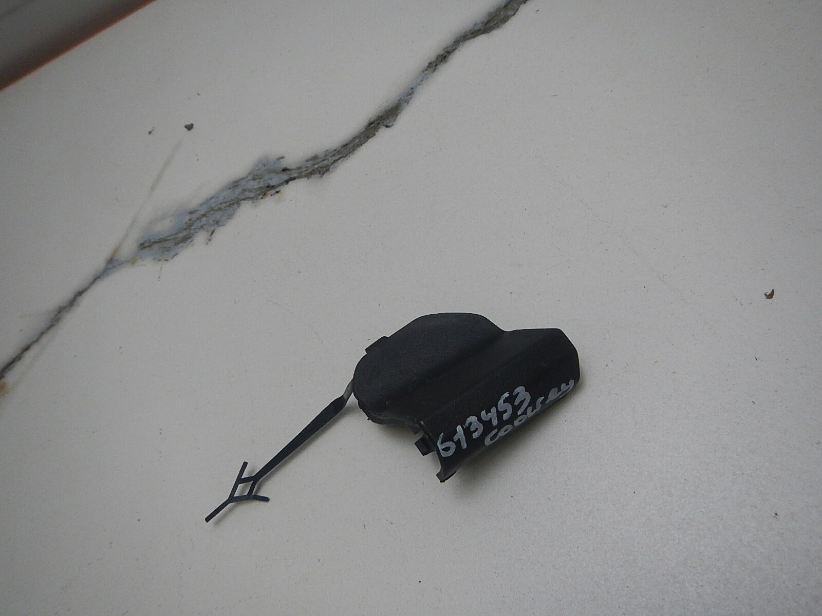 Б/У Заглушка буксировочного крюка, Geely (Джили)-COOLRAY (20-) GEELY COOLRAY (20-) 23-, задняя Потертости. 613453 GEELY а...