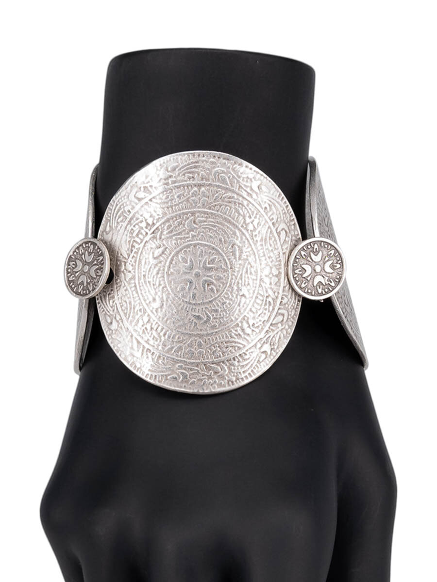 Жесткий браслет