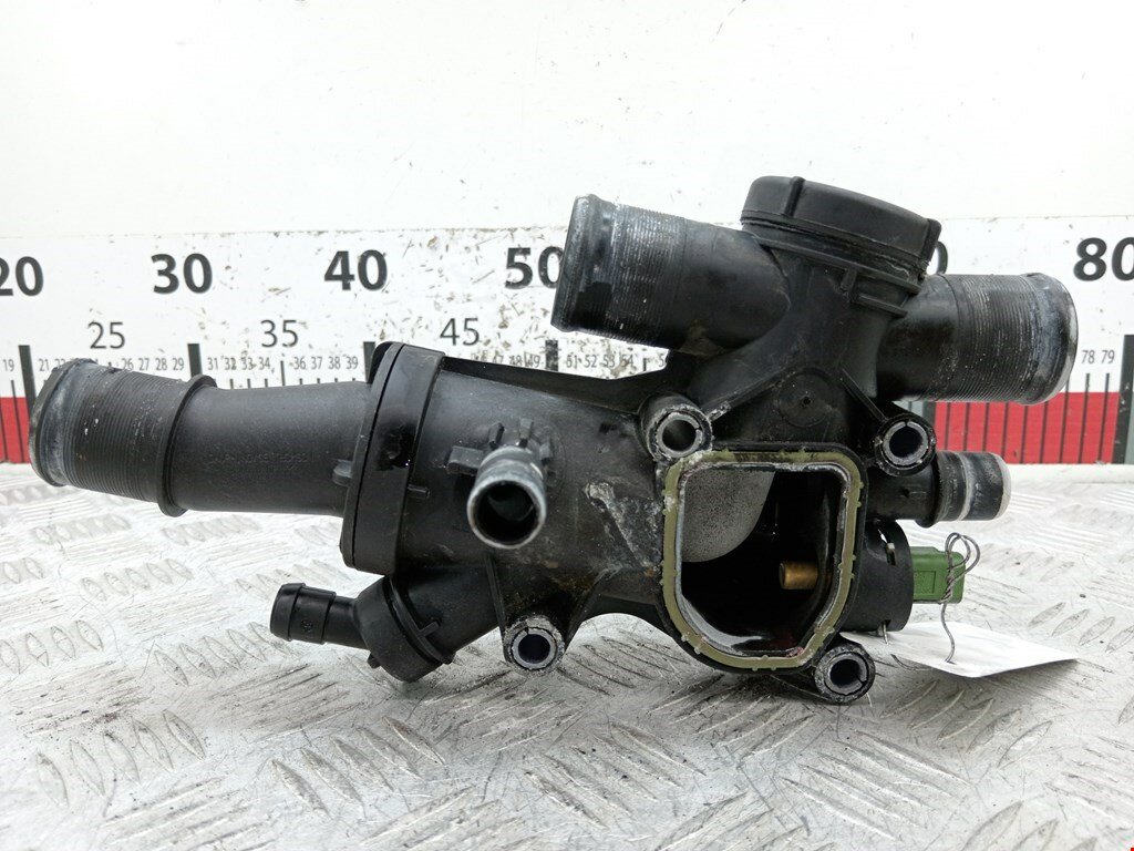 Корпус термостата Ford Focus 2 1336Y9 арт. 2171448