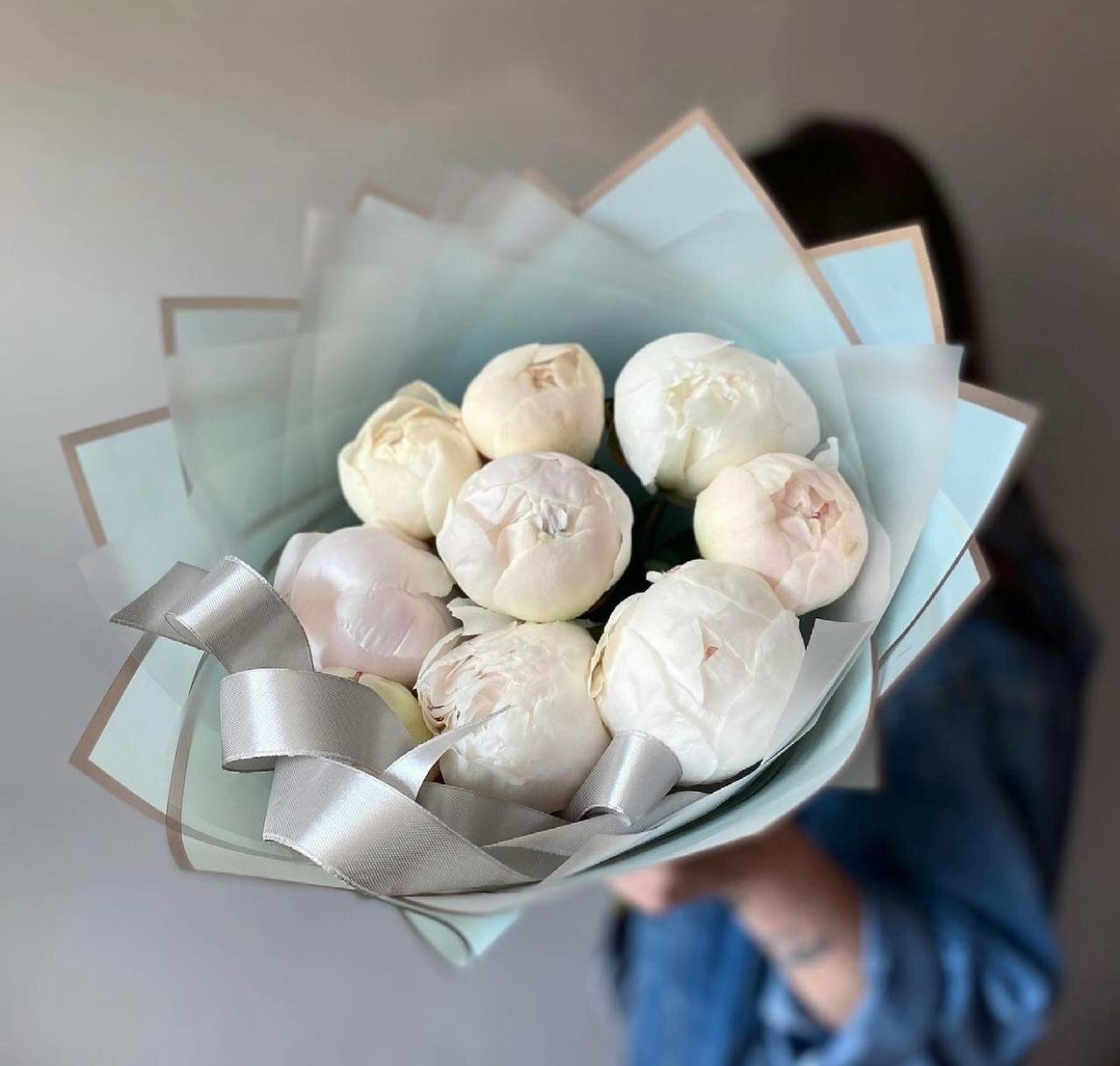 Премиум букет из белых пионов, премиум цветы, шикарный, красивый букет цветов, пионы белые, пионы.