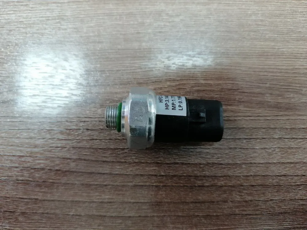 Датчик давления кондиционера (наружняя резьба) Lifan Breez Celliya Solano Geely MK MK Cross Лифан Бриз Солано Джили ЭМК ЭМК Кросс