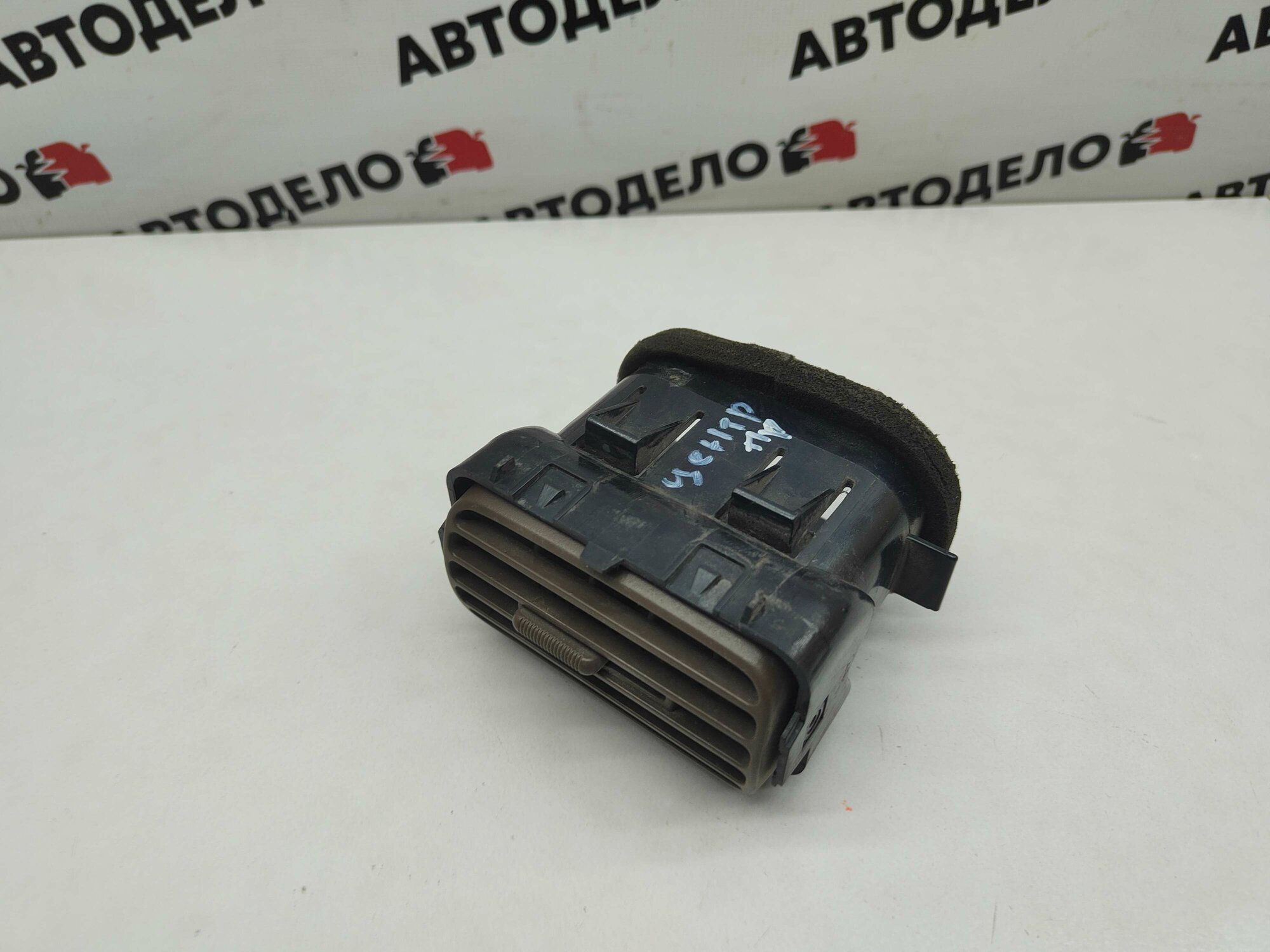 Воздуховод центральный Nissan Presea R10 1992 г.в