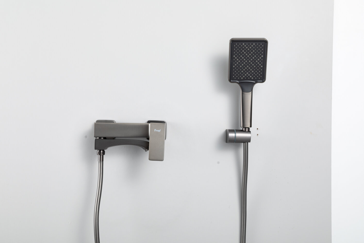 Смеситель для ванны с поворотным изливом F3276-9 латунь, оружейная сталь