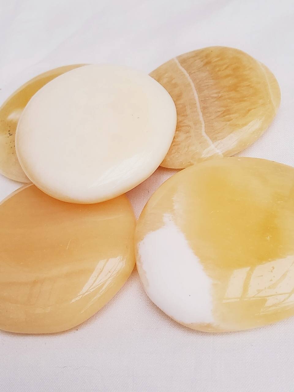 Кальцит натуральный камень талисман без выемки L