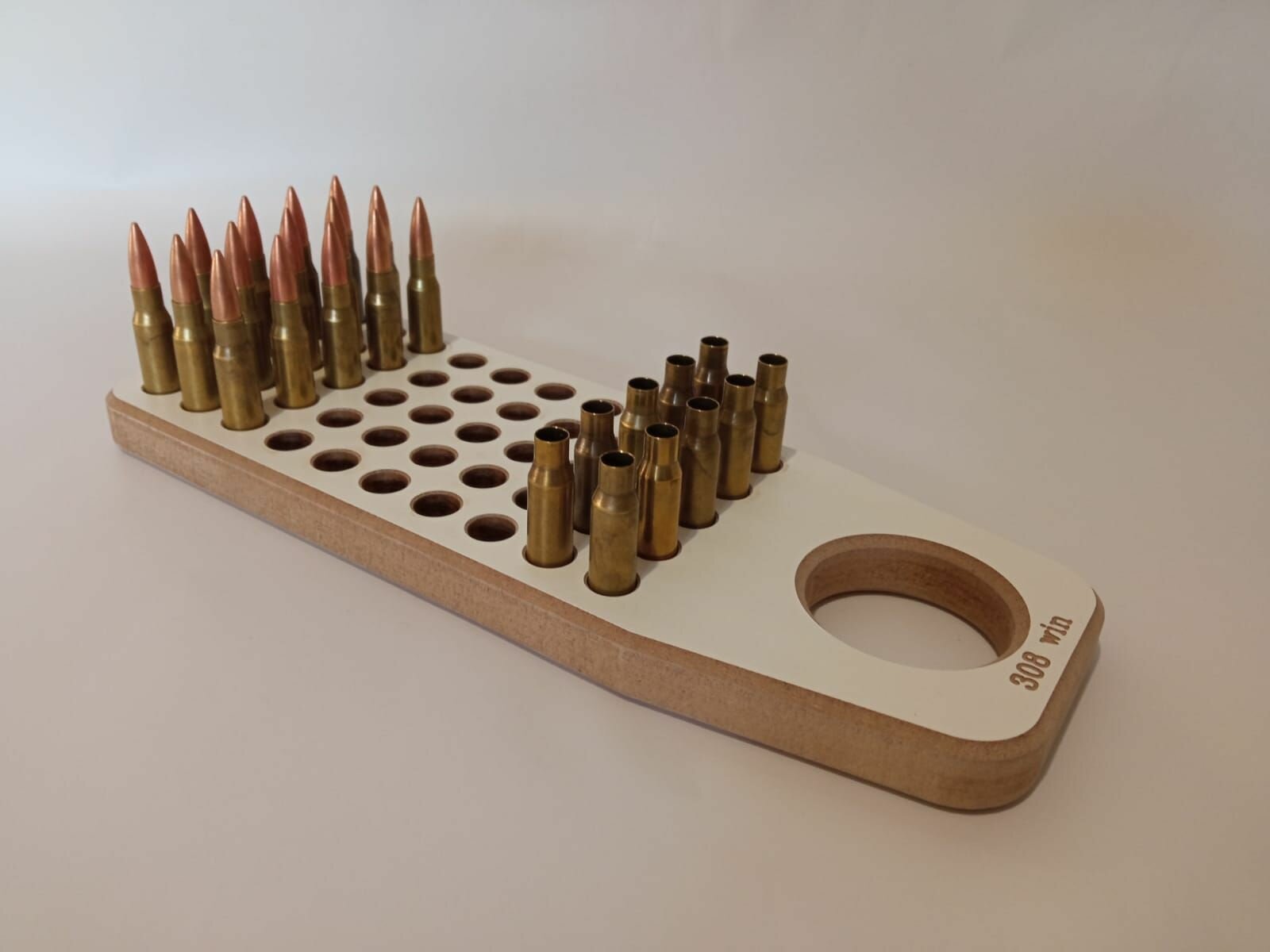 Подставка с ручкой для гильз и патронов калибр 308 win (7,62x51) / доска для сборки патронов