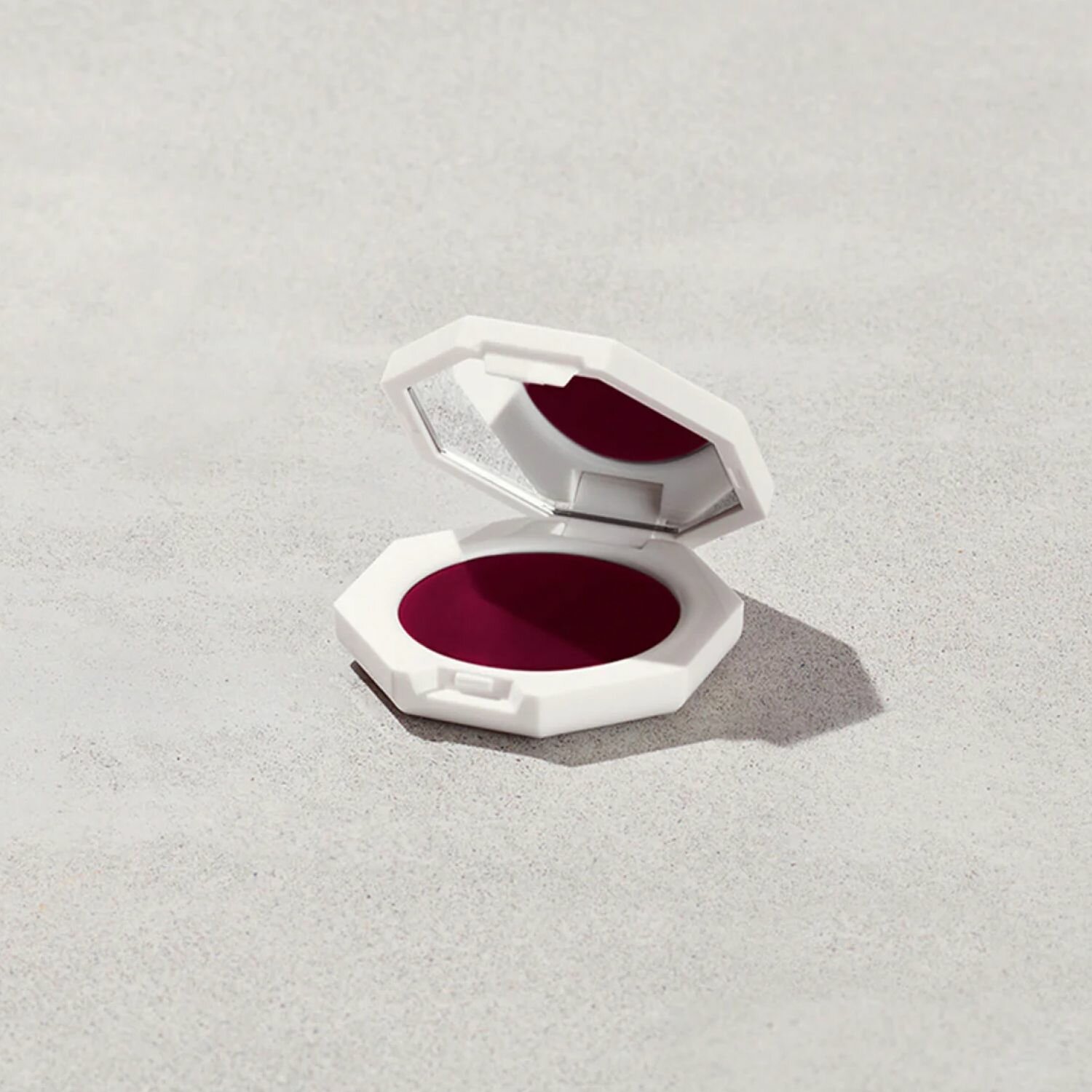 Кремовые румяна Fenty Beauty CHEEKS OUT FREESTYLE - RAISIN STANDARDZ 15