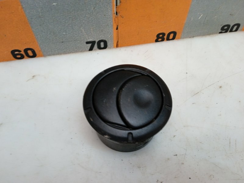 Б/У Рено Логан 1 Дефлектор воздушный Renault Logan 2006 1 314776 RENAULT арт. 8200212480