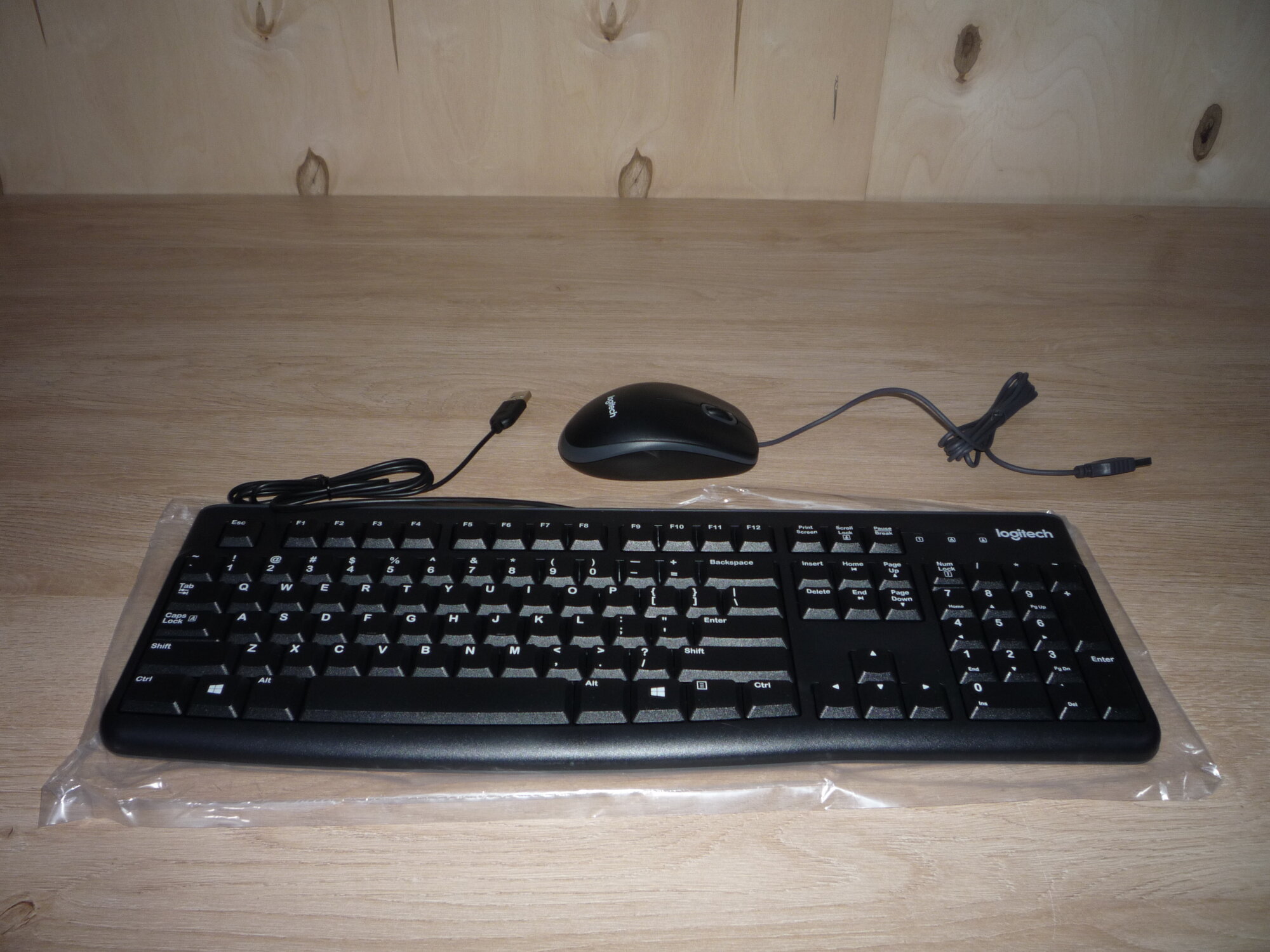 Клавиатура+мышь проводная Logitech Desktop MK120 (английская раскладка), черный