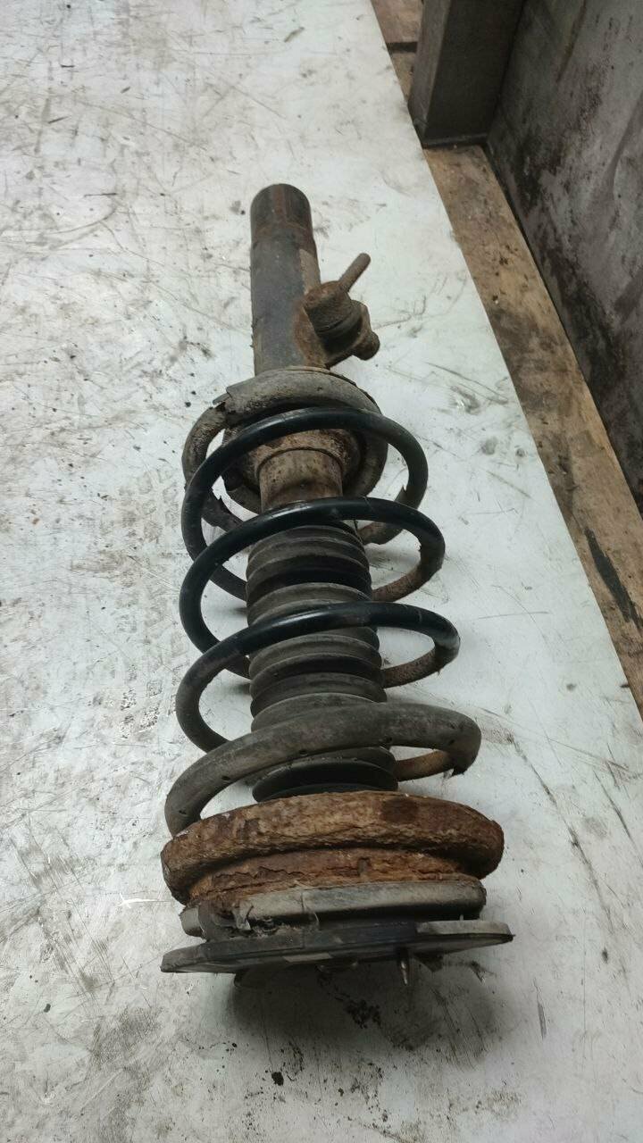 Стойка амортизатора передняя левая Peugeot 406 рест. 2000