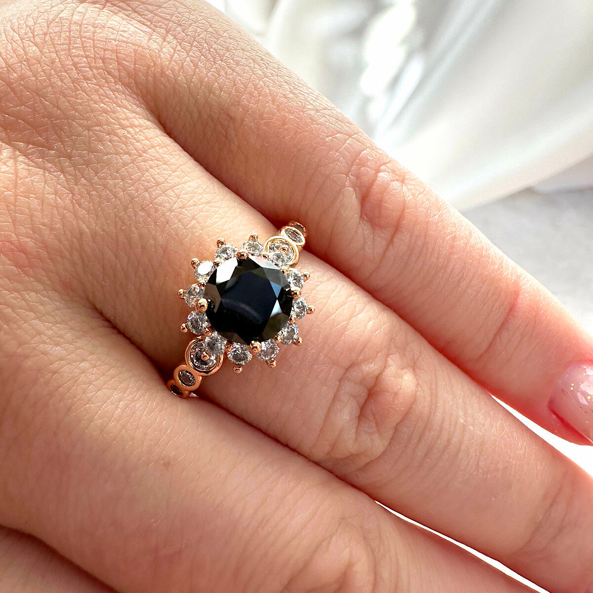 Кольцо, циркон