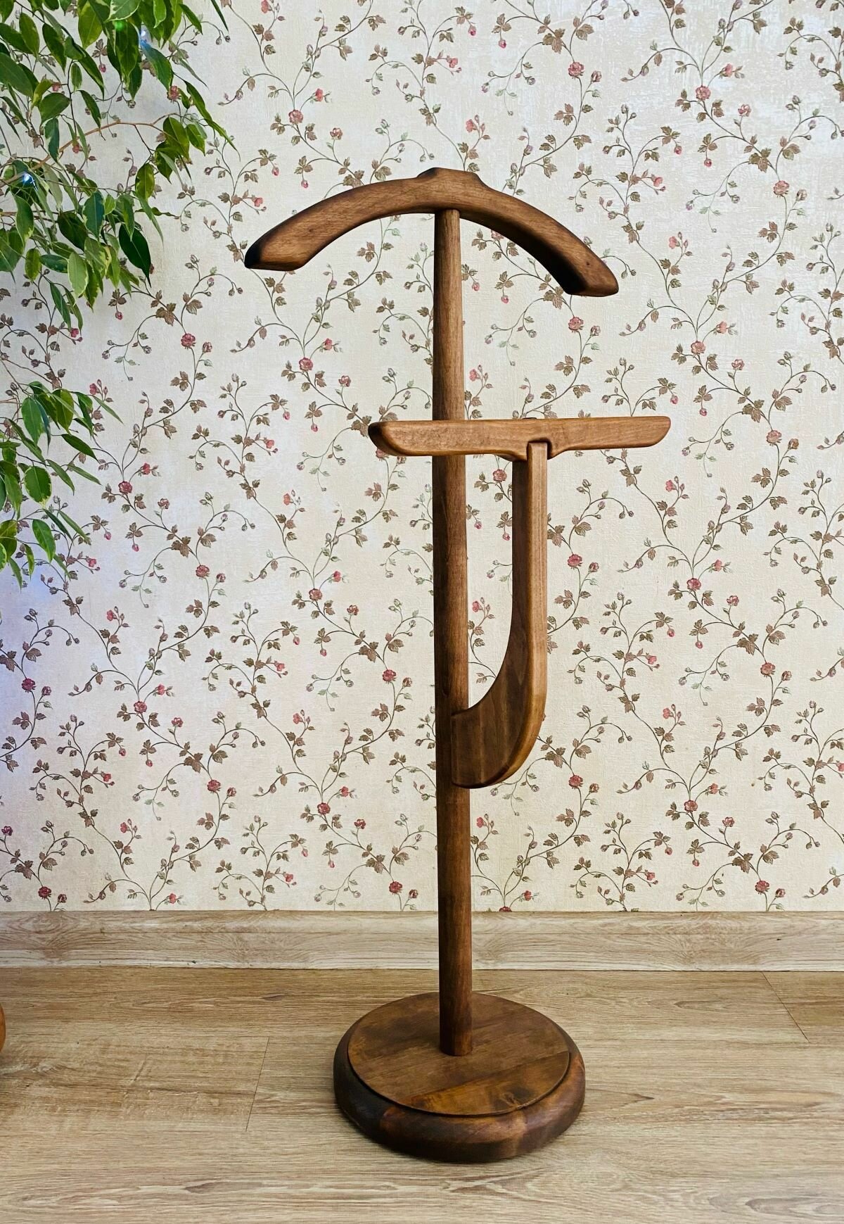 Вешалка напольная деревянная