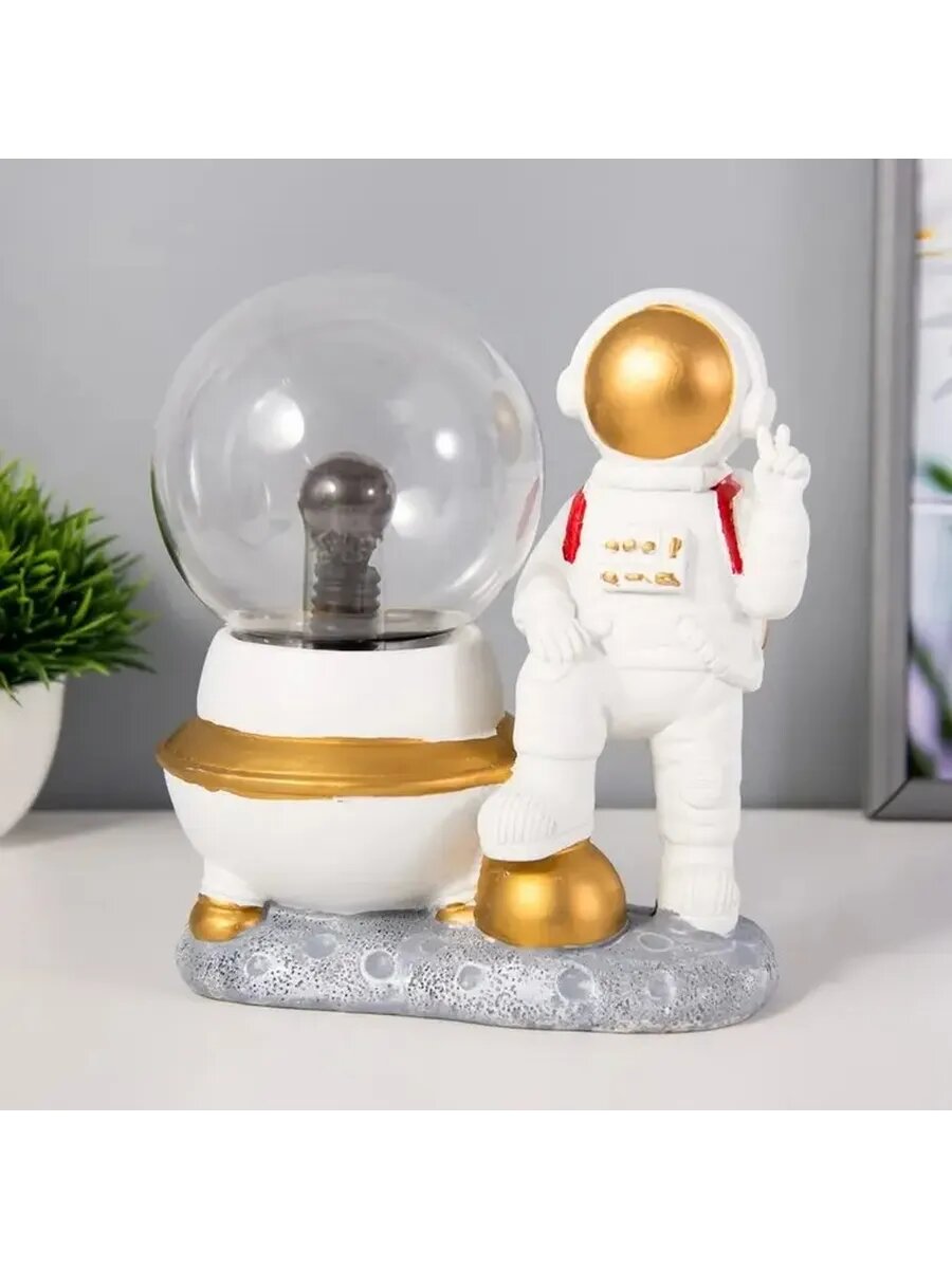 Объемный плазменный светильник с эффектом молний