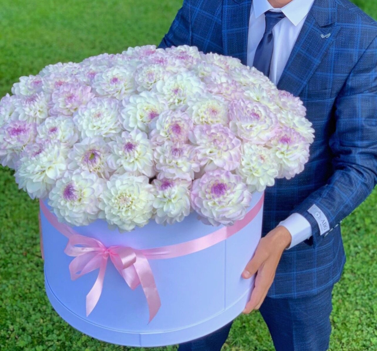 Премиум георгины букет, премиум цветы, шикарный, красивый букет цветов, цветы георгины, цветы в коробке.