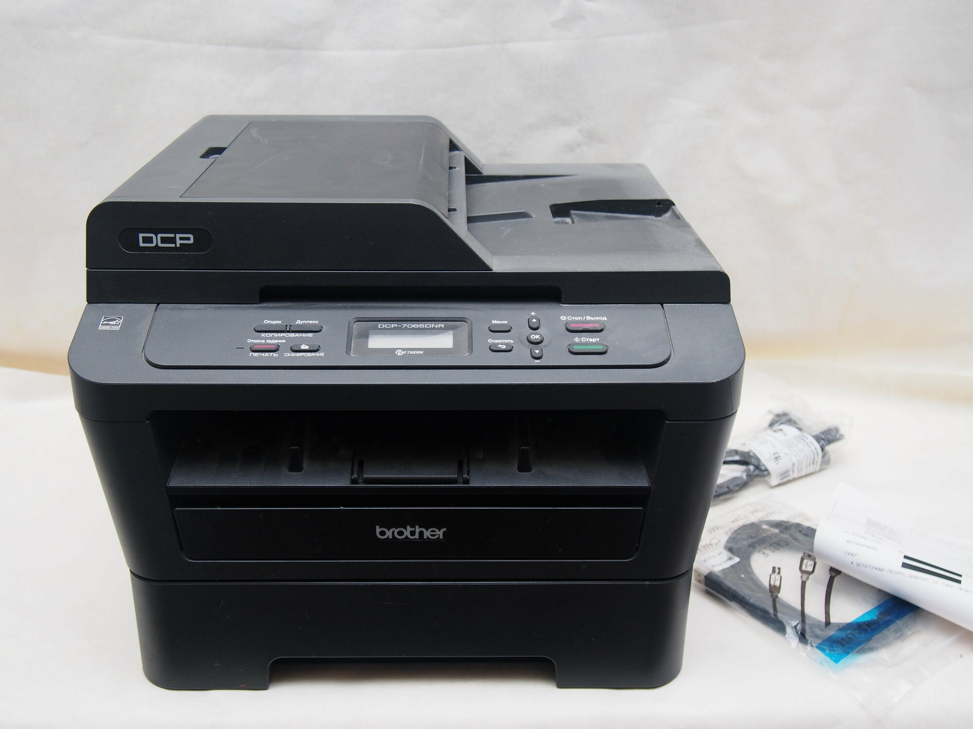 Brother DCP-7065DNR лазерное МФУ с двухсторонней печатью, ADF- с автоподатчиком и сетевым подключением Eth