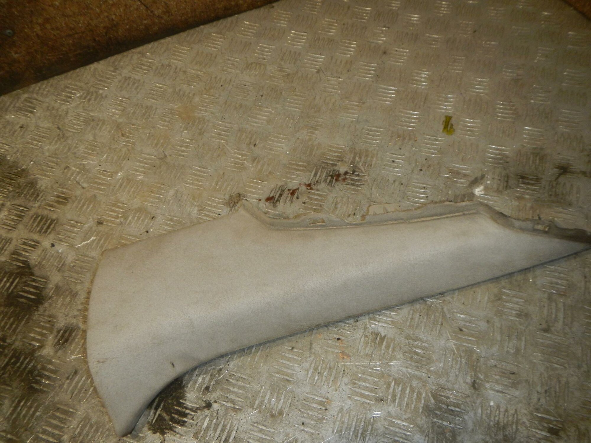 Б/У Обшивка стойки задней левой, Ford (Форд)-FOCUS 2 (05-08) FORD FOCUS 2 (05-08) 3дв Грязная. 498834 FORD арт. 1355327