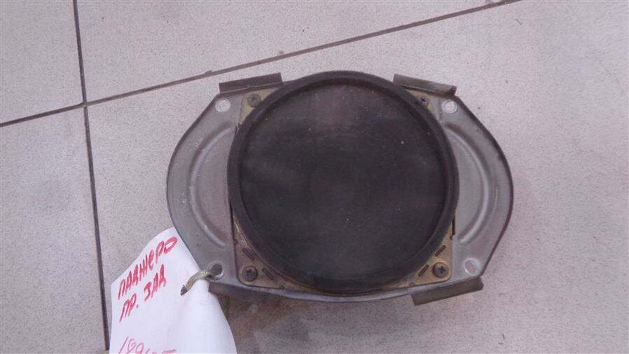 Динамик задний от Mitsubishi Pajero, Montero 2 1991-2004