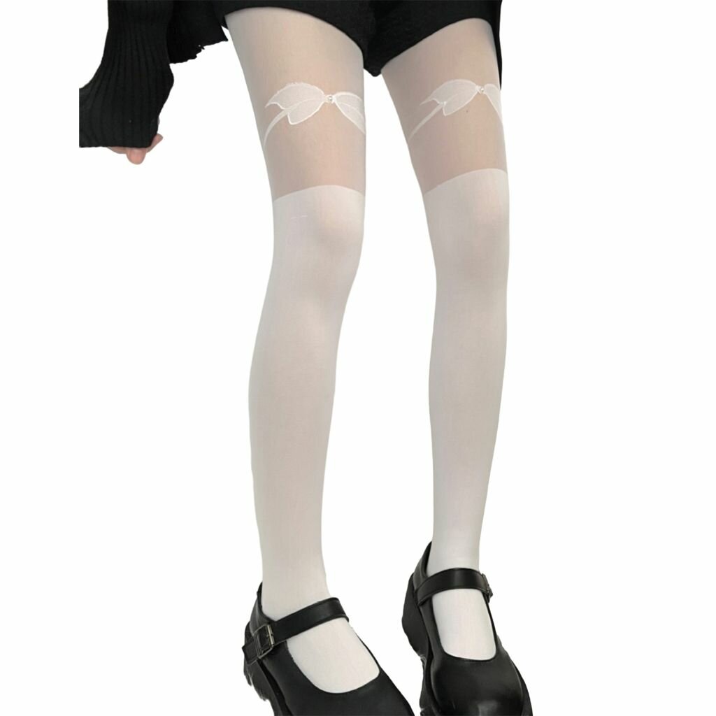 Накладные бедра с вышивкой, жемчужный галстук-бабочка, черные чулки-белые