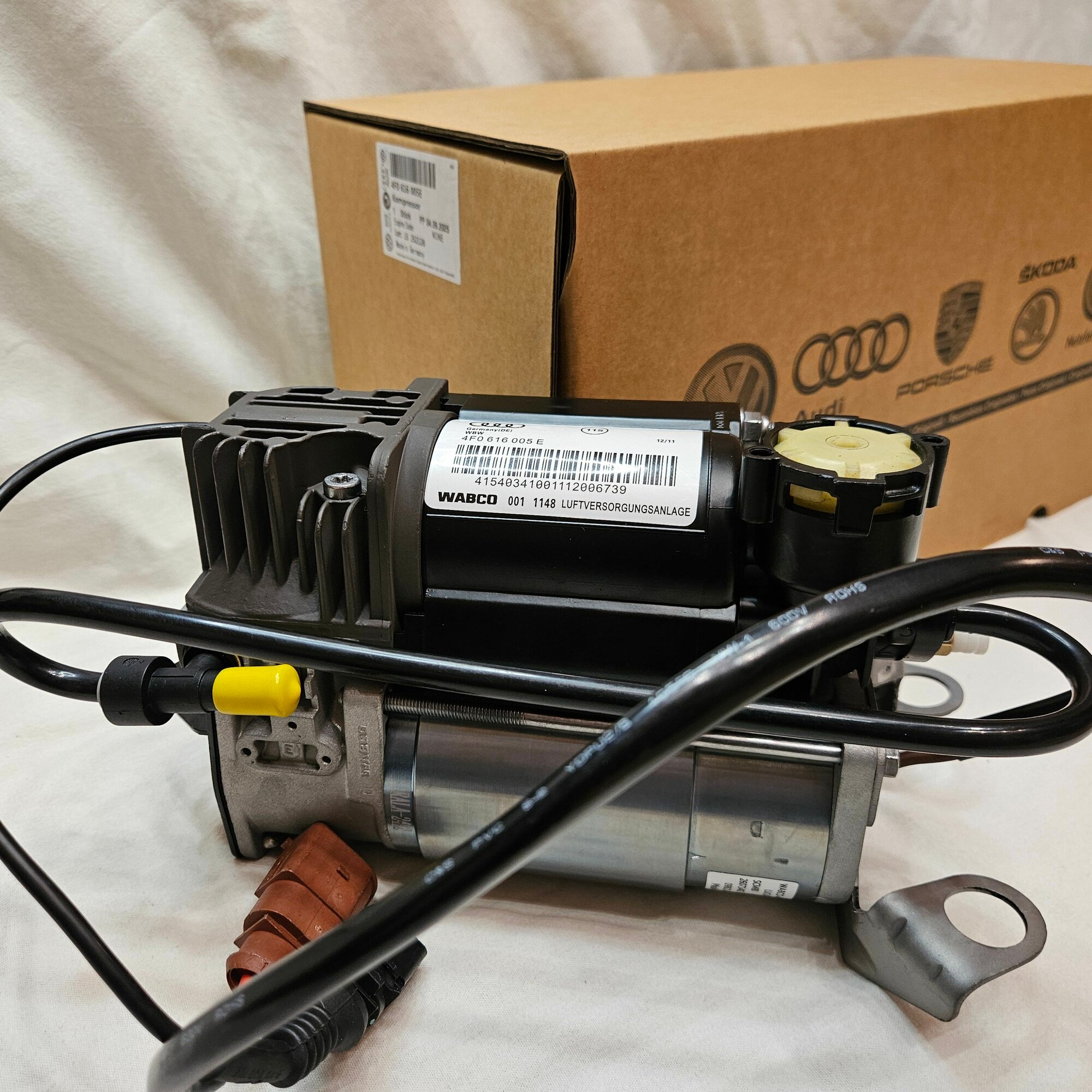 Компрессор пневмоподвески AUDI A6 Allroad C6 (2007-2011) Оригинал "Как новый"