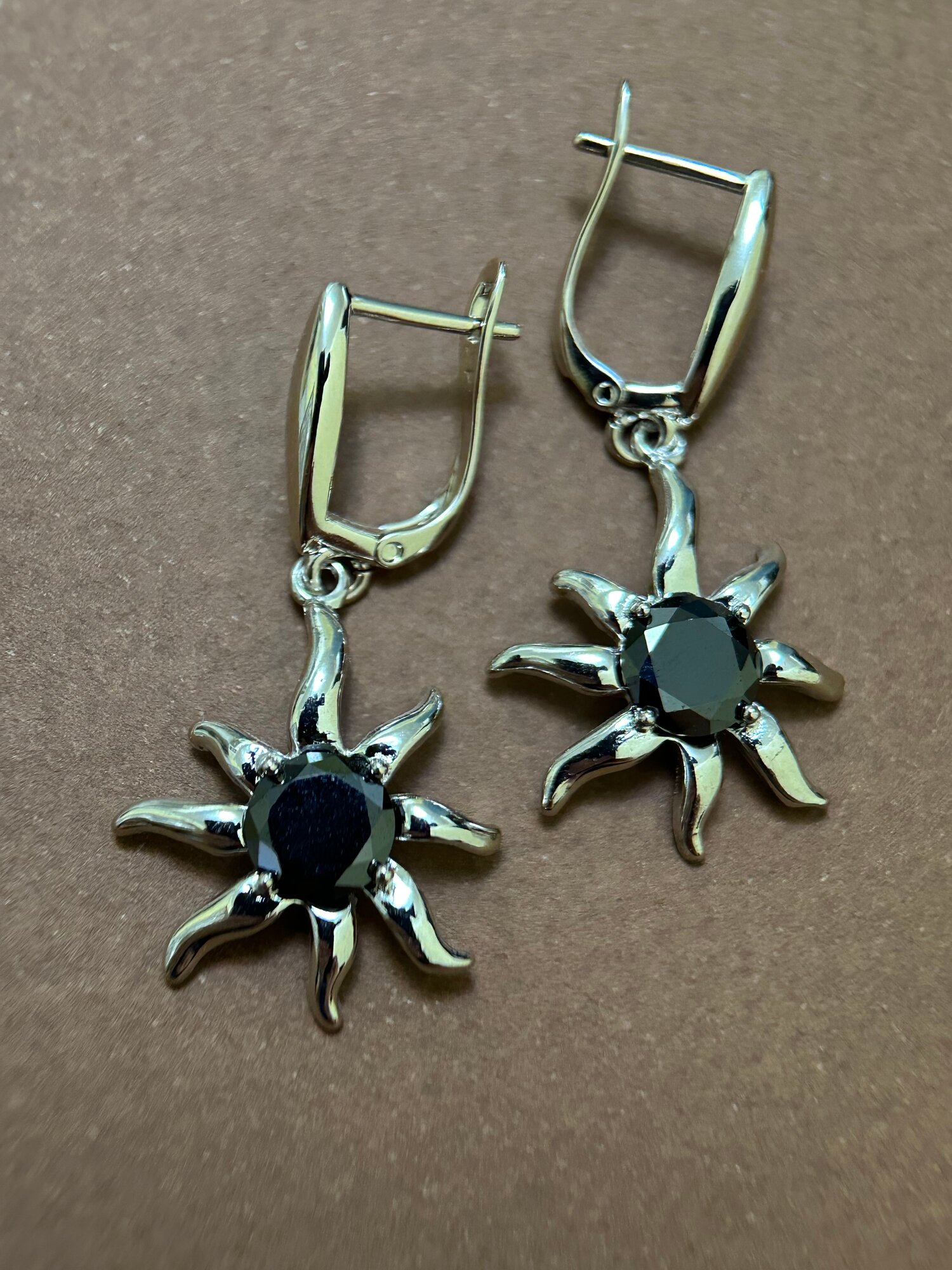 Серьги с подвесками, стекло