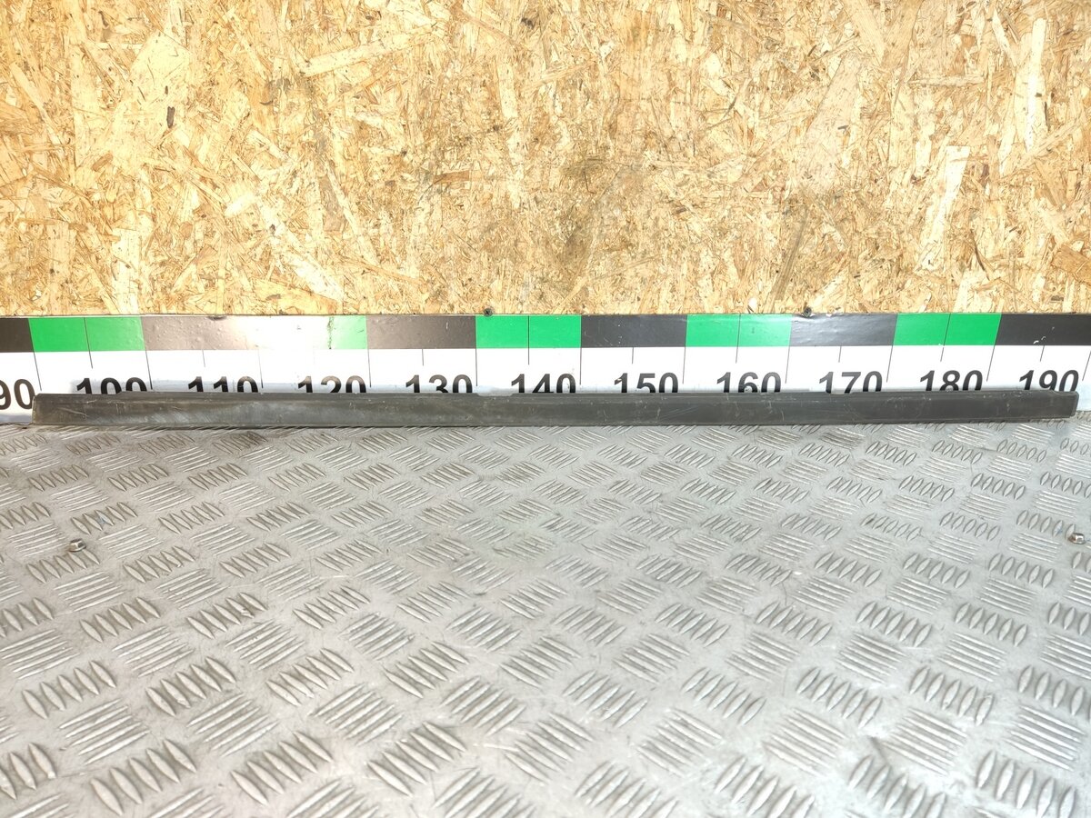 Молдинг стекла двери левой задней MITSUBISHI Lancer 9 MR525757