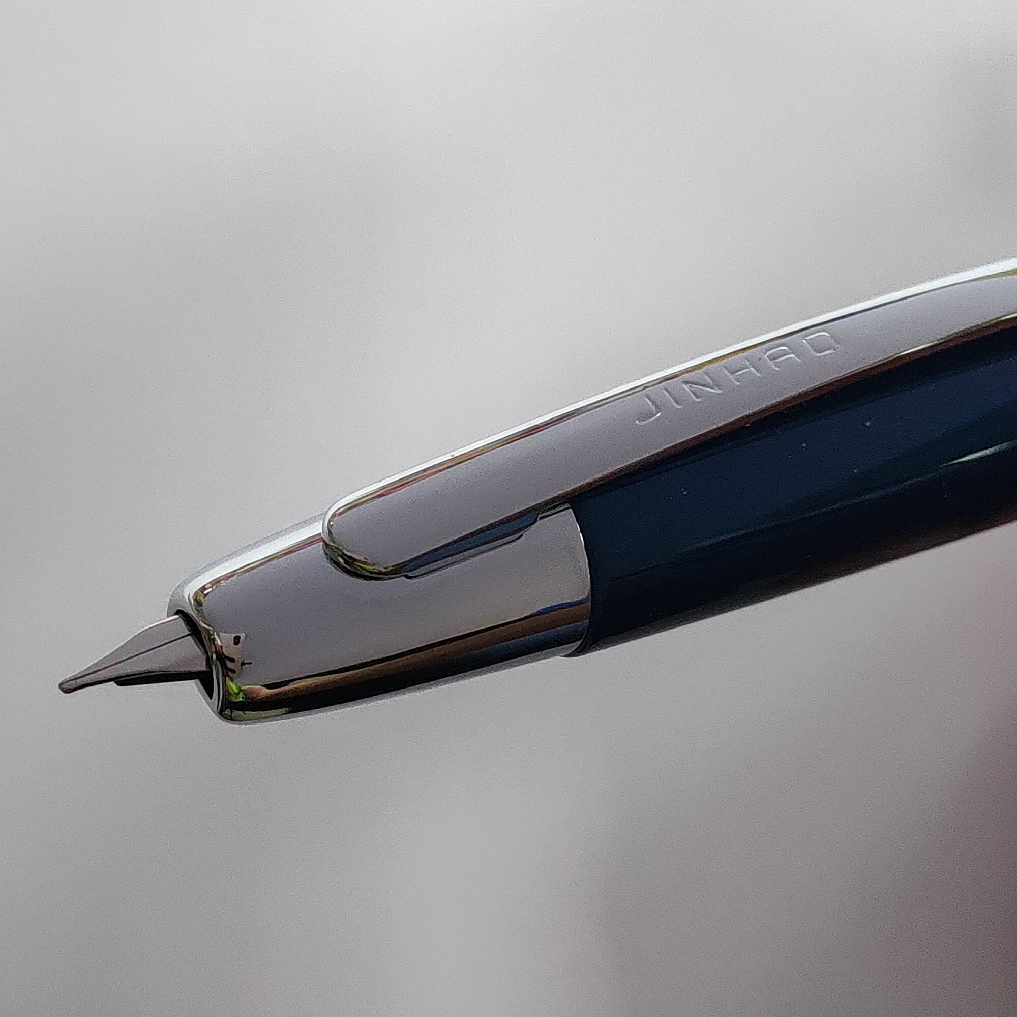 Автоматическая, кнопочная, бесколпачковая перьевая ручка "JINHAO 10" BLUE.