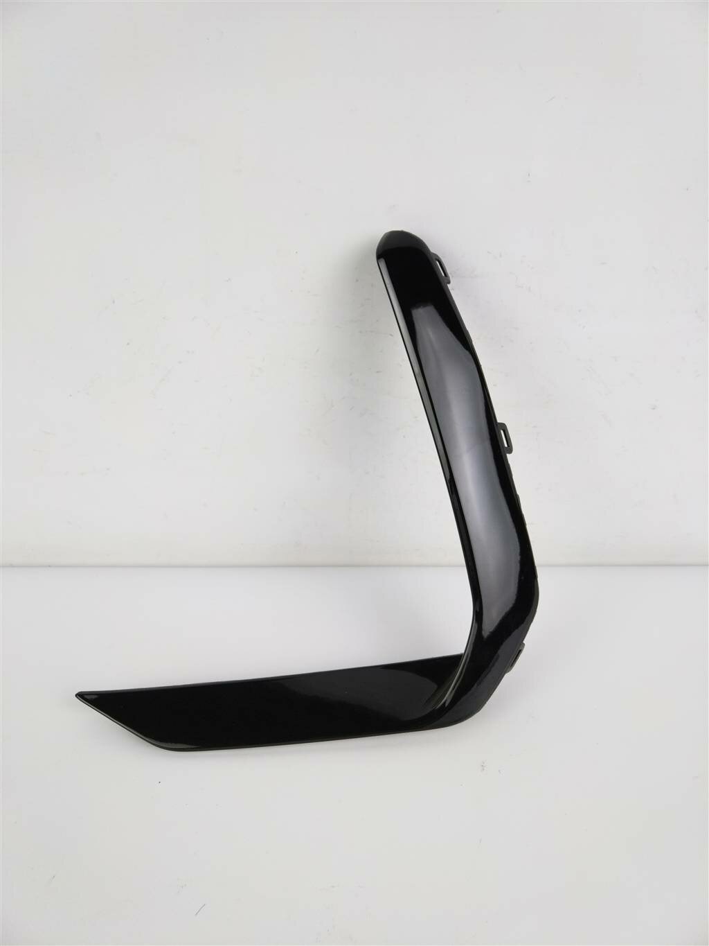 Молдинг переднего бампера левый новый аналог Geely Coolray 1 рестайлинг