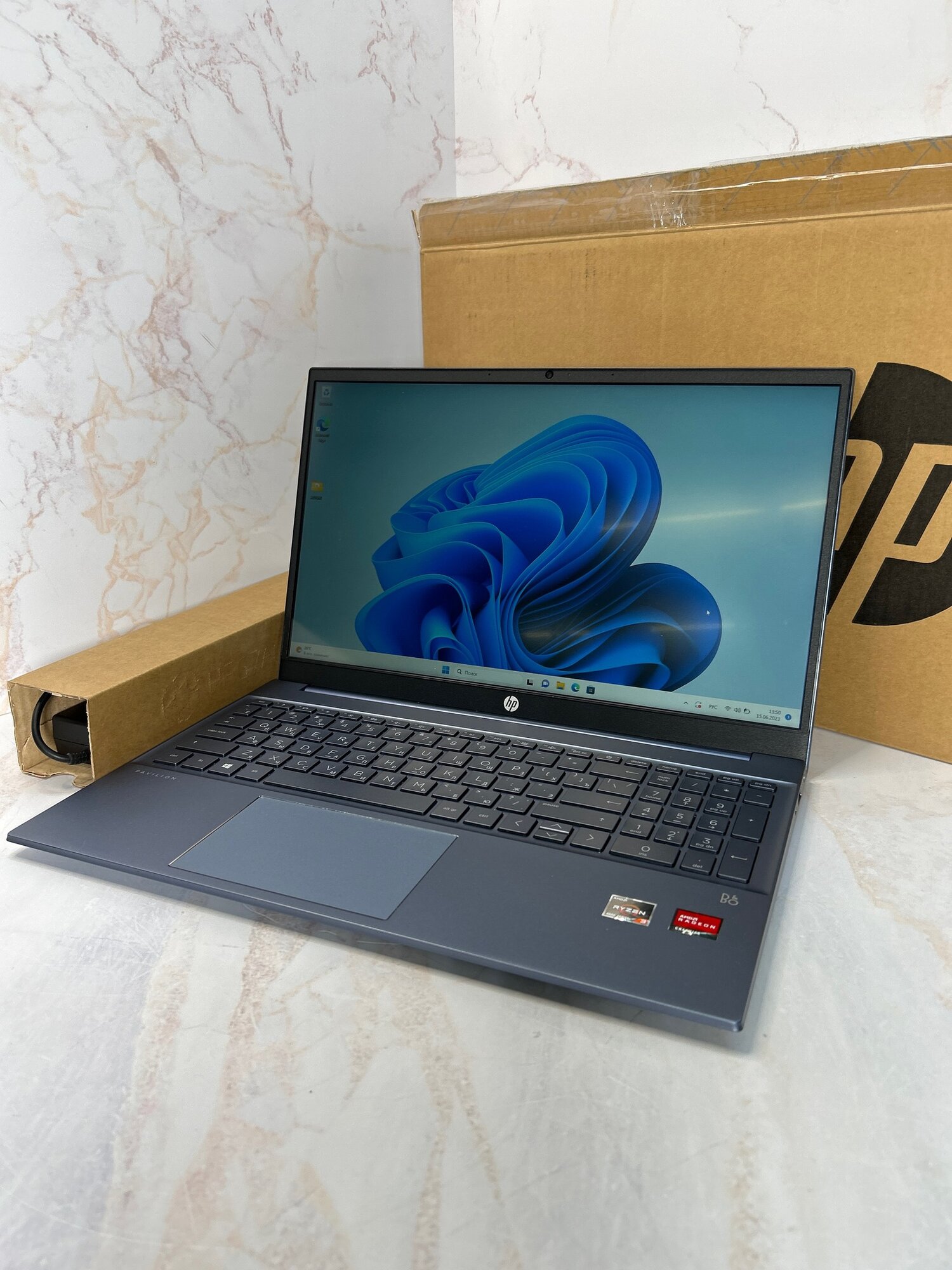 Ноутбук HP Pavilion 15-eh0047ur. Производитель CPU: AMD, Линейка CPU: Ryzen 3, CPU: Ryzen 3 4300U, RAM: 8Gb, SSD: 512Gb, GPU: AMD Radeon, Диагональ: 15.6", Разрешение: 1920*1080, Тип экрана: IPS, OS: DOS, Цвет: Черный, BackLight: LED, Состояние: C1