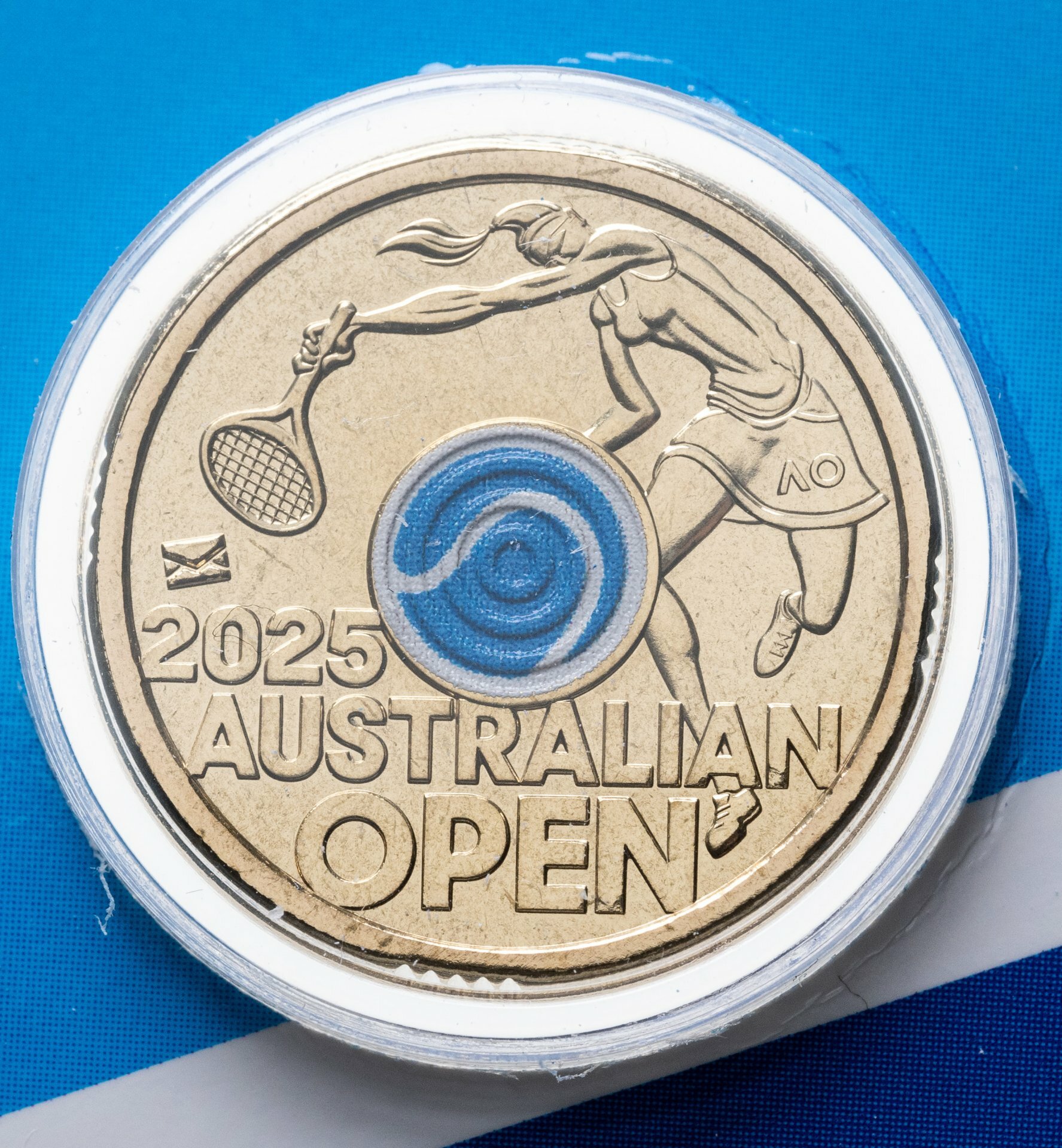 Австралия 2 доллара 2025 "Открытый чемпионат Австралии по теннису среди женщин /зеленый теннисный мяч/" в буклете, Алюминиевая бронза, в сохранности UNC