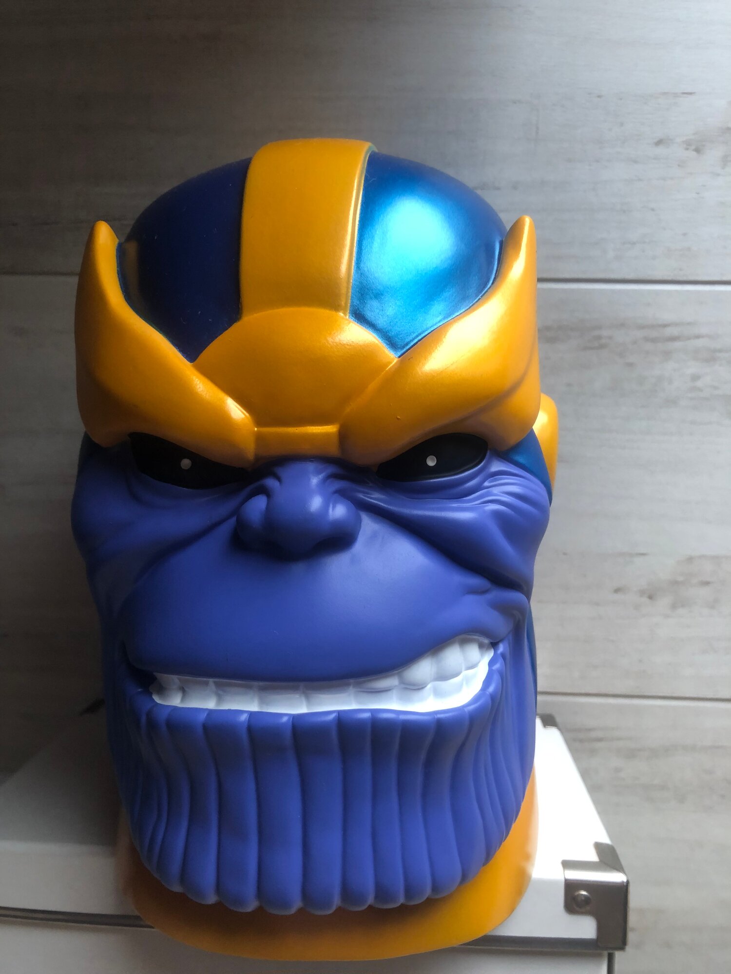 Копилка Танос Marvel Banks - Thanos Exclusive Head Bank PX exclusive в масштабе 1/1