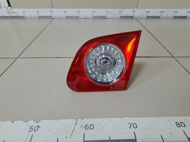 Фонарь задний внутренний правый Volkswagen Passat B6 2005-2010