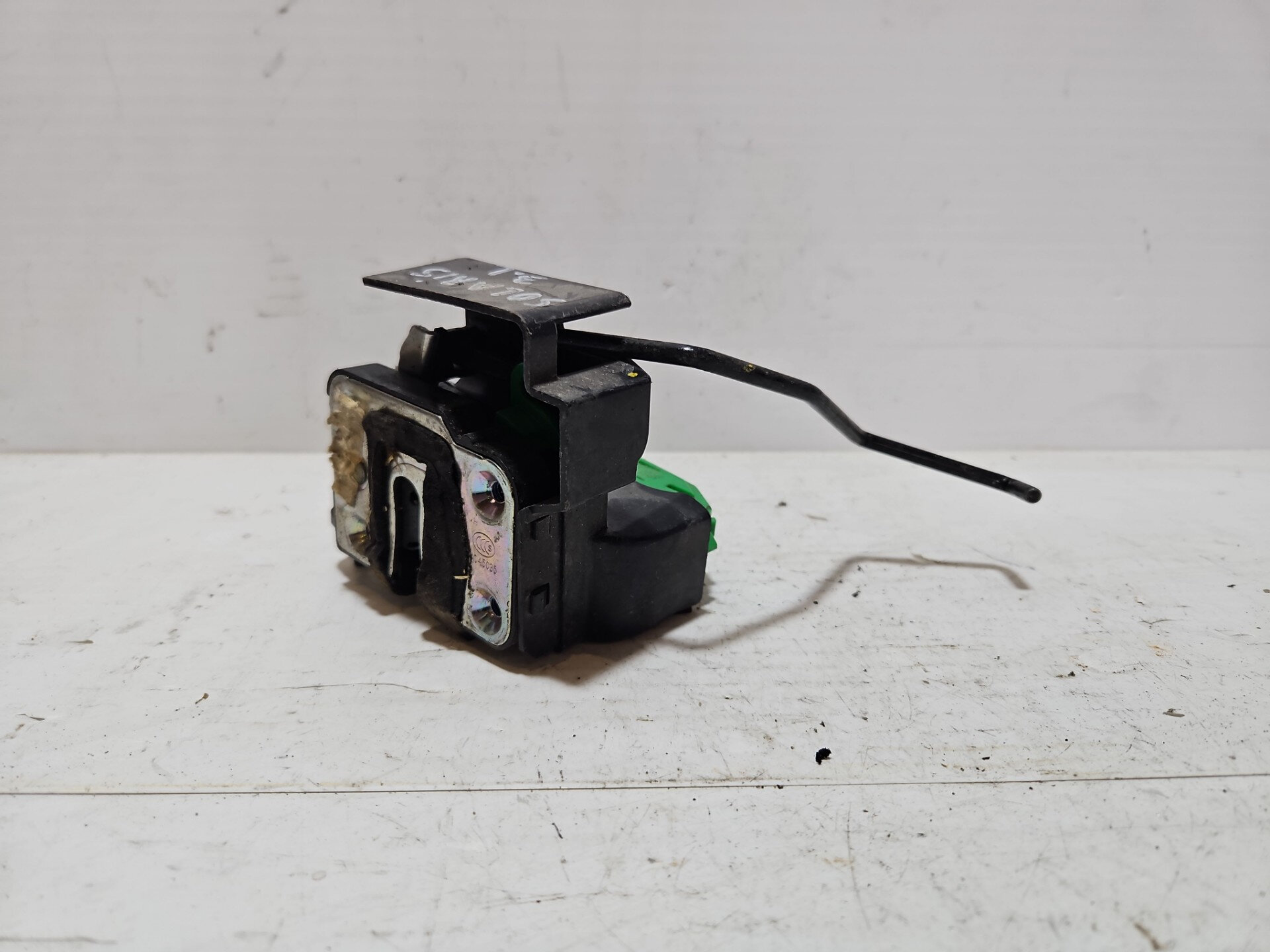 Замок двери задней левой Hyundai Solaris 2012