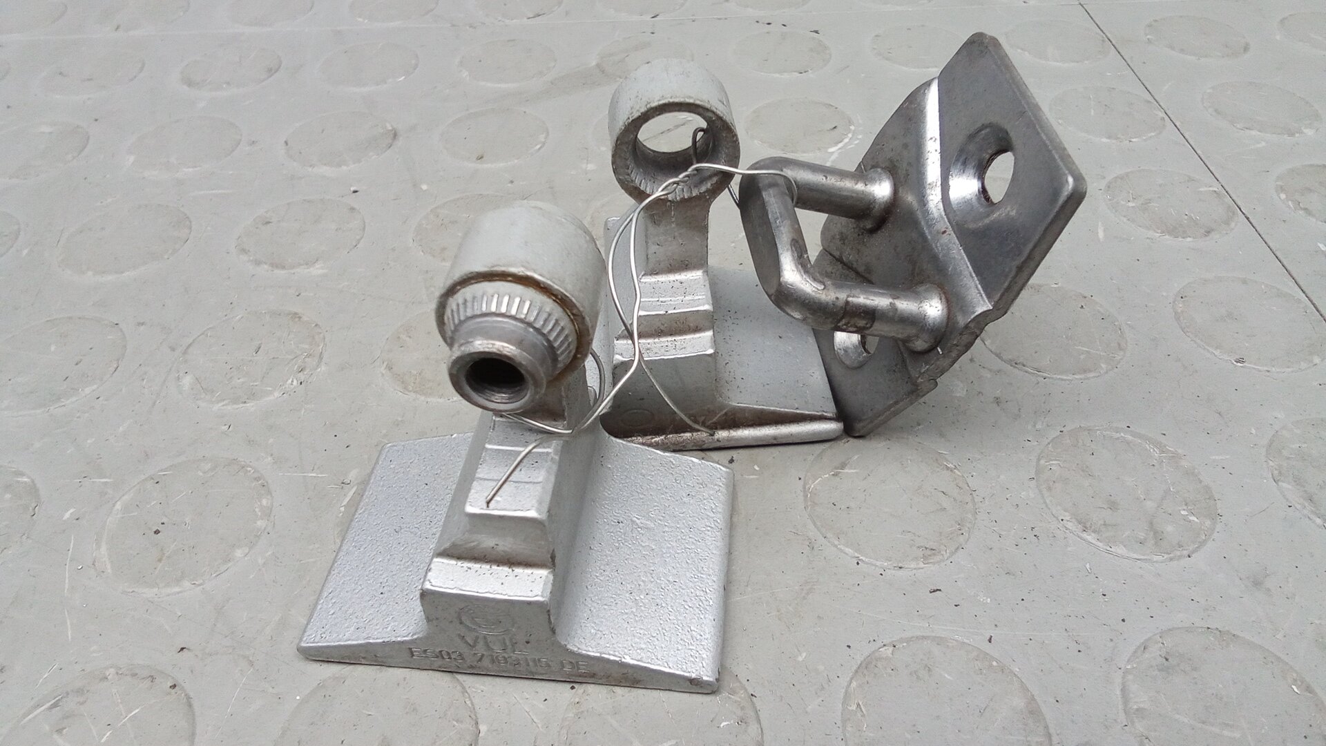 Петля передняя левая BMW 5 F07