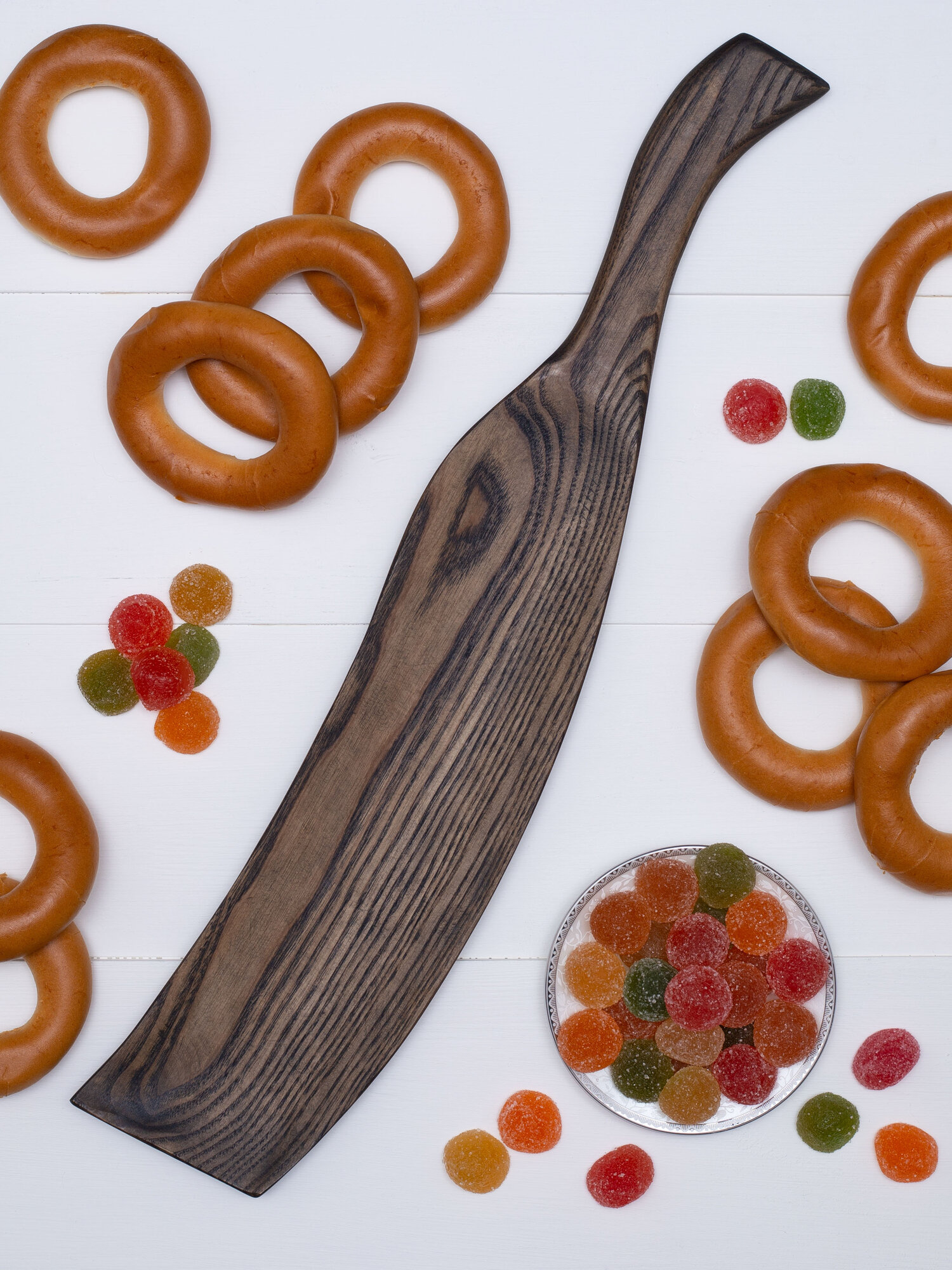 Деревянная сервировочная доска для подачи закусок, нарезок и сыров. Дерево - ясень. Цвет темный, черный. Столярная мастерская Yasen