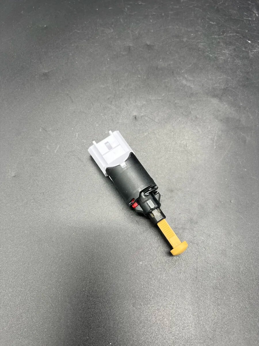 Концевик педали тормоза Новое