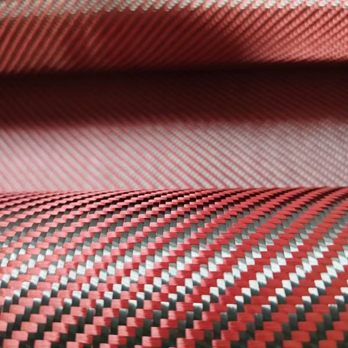 Гибридная кевларо-углеродная ткань 3K 200 г/м2, 2x2, красный/синий/желтый 50cm witdh x 5m, Red