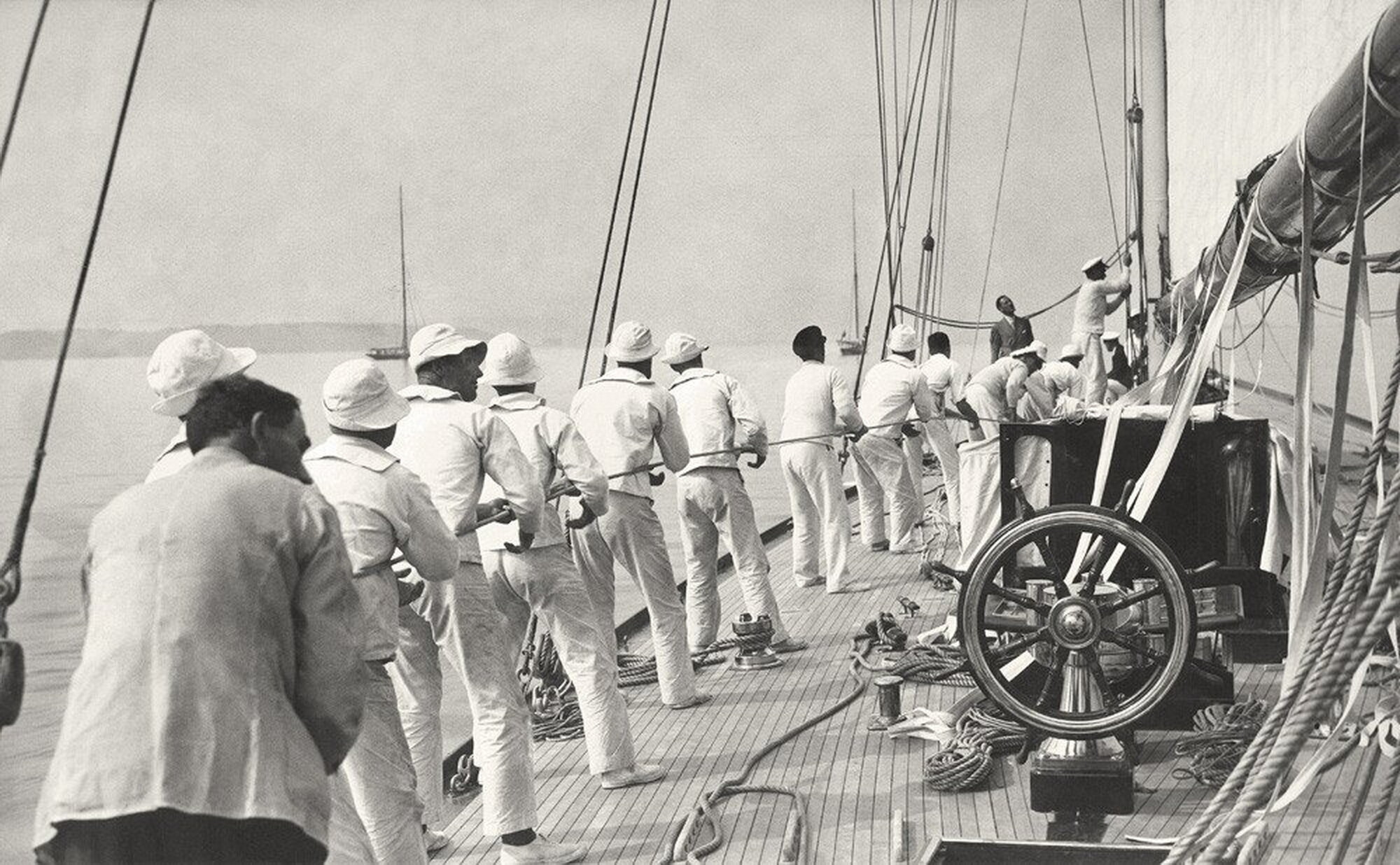 Плакат, постер Кубок Америки: команда на парусах на бумаге, размер 21х30см