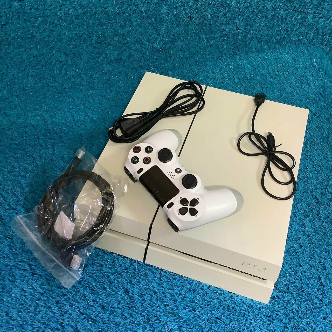 Sony PlayStation 4 белая на 500 ГБ + 12 игр