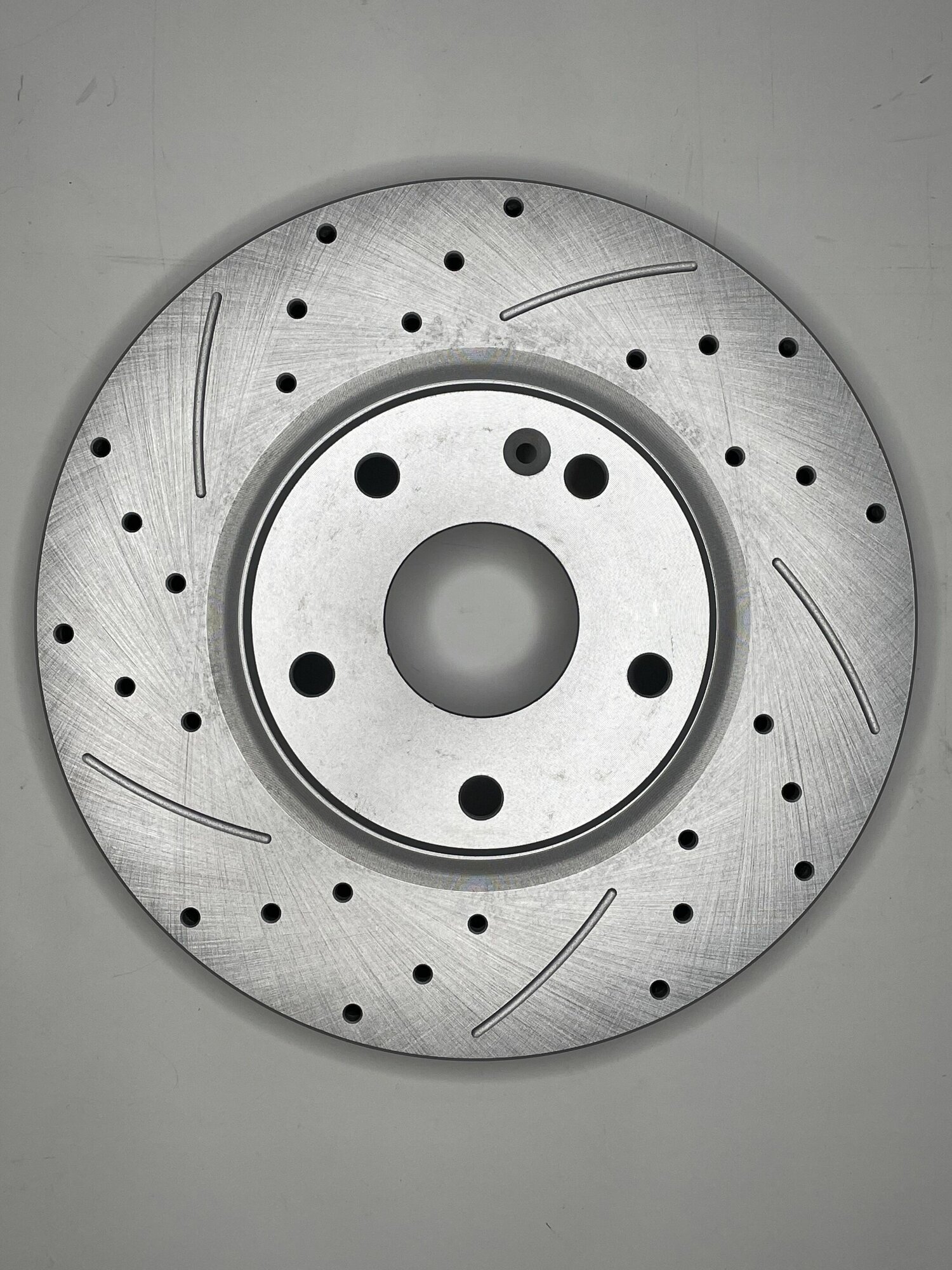 Диск тормозной передний перфорированный (1шт) Geely Coolray [1.5 12V 7AMT внедорожник] 4048046700