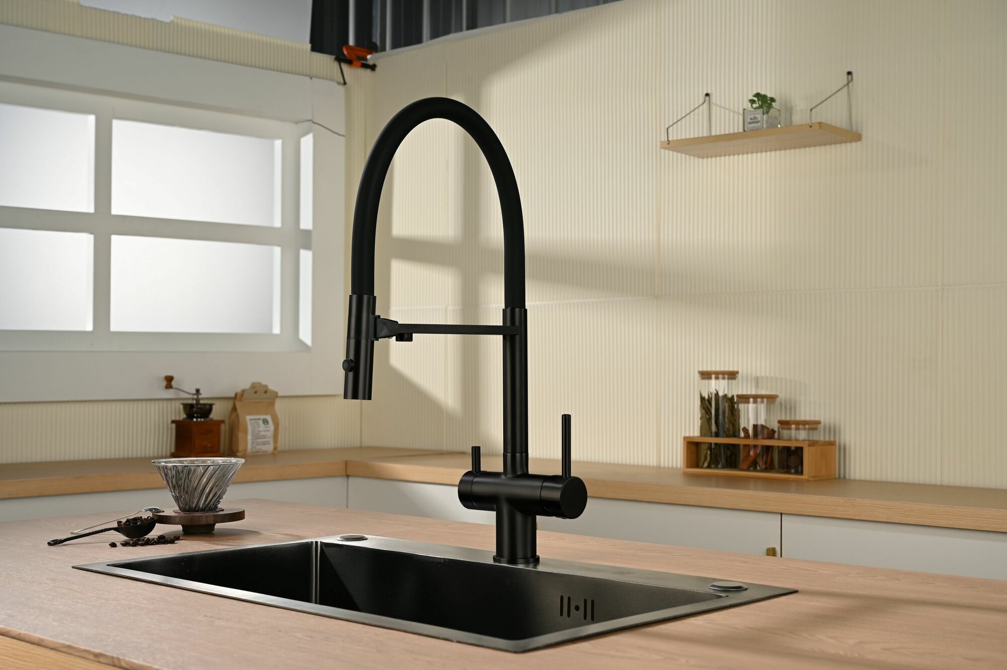 Смеситель для кухни Vincea VKF-120MB, с гибким изливом, фильтром для питьевой воды, черный