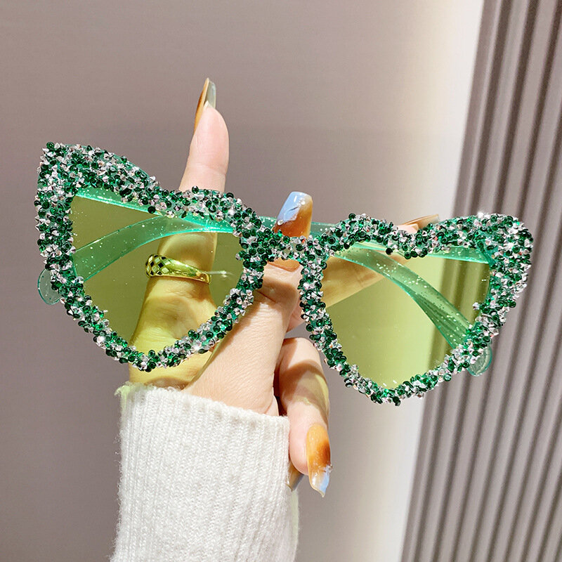 20262025 Оригинальные европейские и американские новые солнцезащитные очки в форме сердца с бриллиантами для женщин, милые очки в форме кошачьего глаза, солнцезащитные очки для выпускного