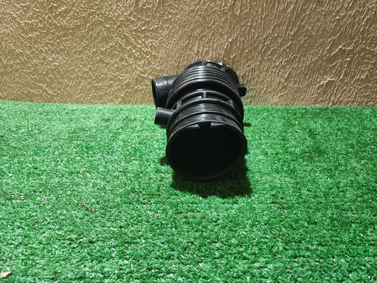 Патрубок воздушного фильтра Nissan Patrol Safari 16576VC200 TB48