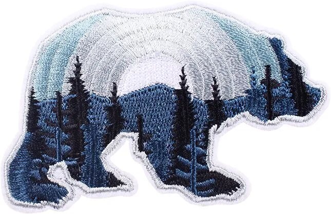 Наклейка для гладильной ткани с вышивкой на открытом воздухе в форме медведя с видом на горы(патч, шеврон) на термопленке