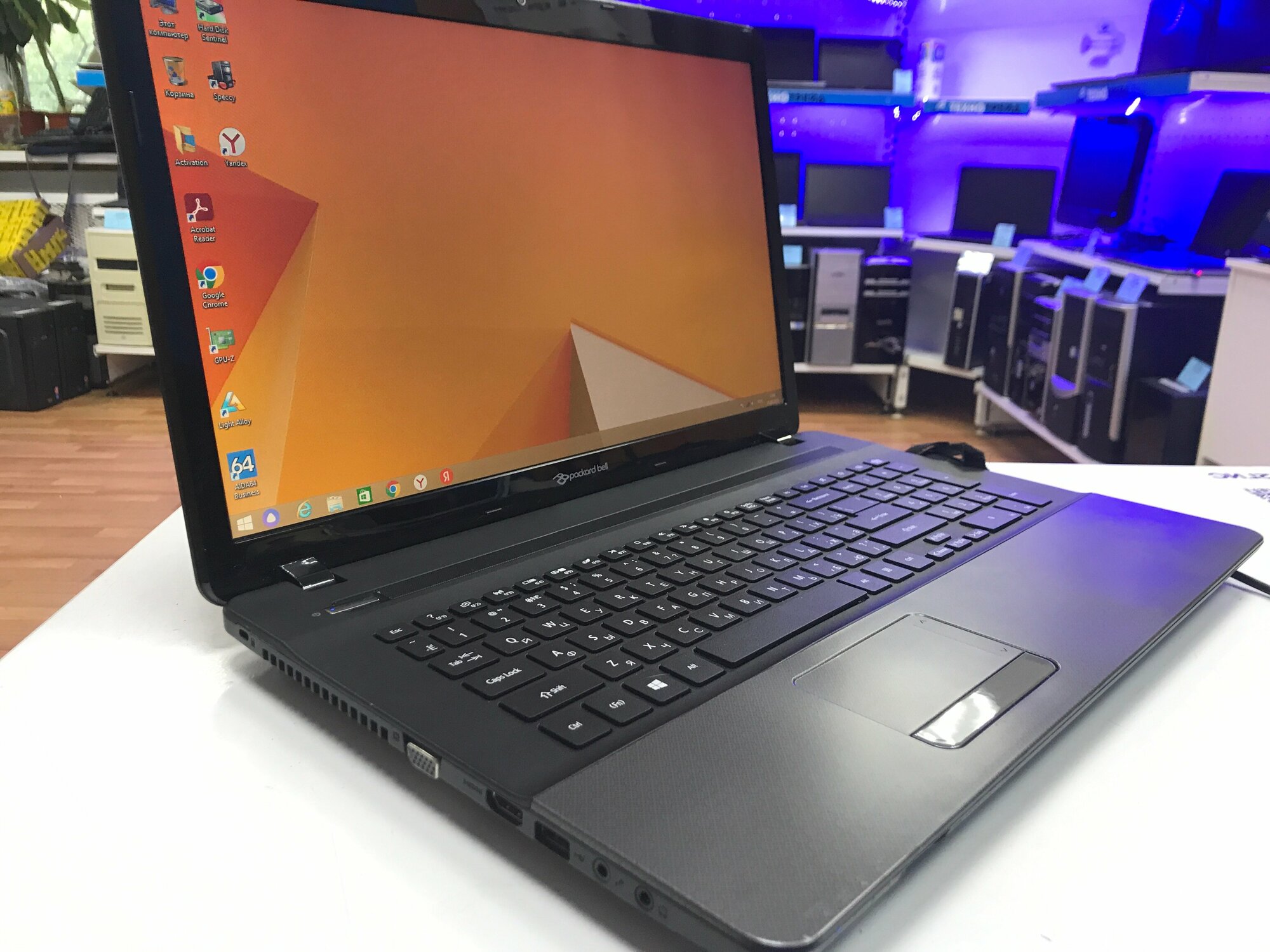 Ноутбук PackardBell LS11-HR-310RU\Intel Core i3-2310M 2.1GHz (2+2 ядра)\4Gb DDR3 RAM\17.3" 1600x900\HDD 500Gb\AMD Radeon HD 6650M (1Gb)\WIN 8