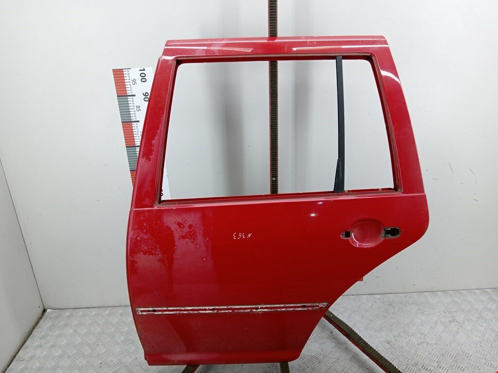 Дверь задняя левая Volkswagen Golf 4 1J9833055E арт. 2094263
