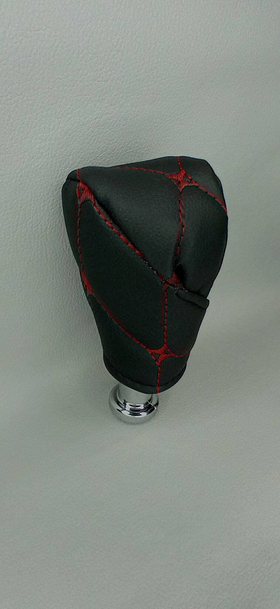 Чехол универсальный на рычаг КПП. Экокожа. Красная строчка.