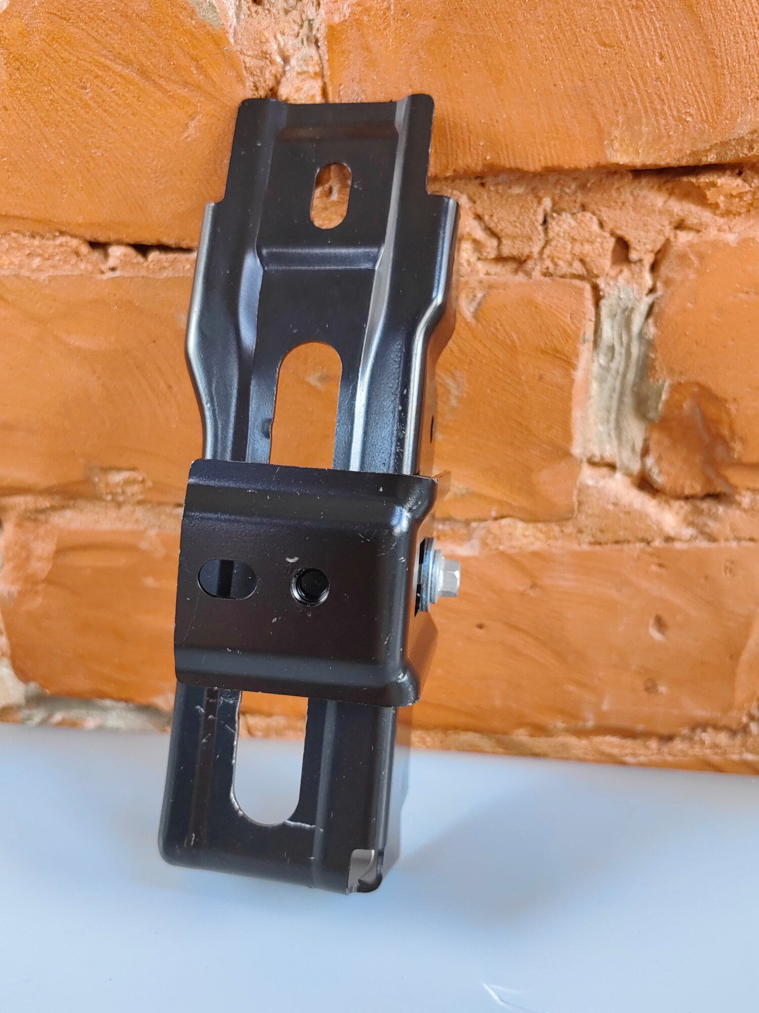 Zeekr Кронштейн бампера центральный левый Zeekr 001