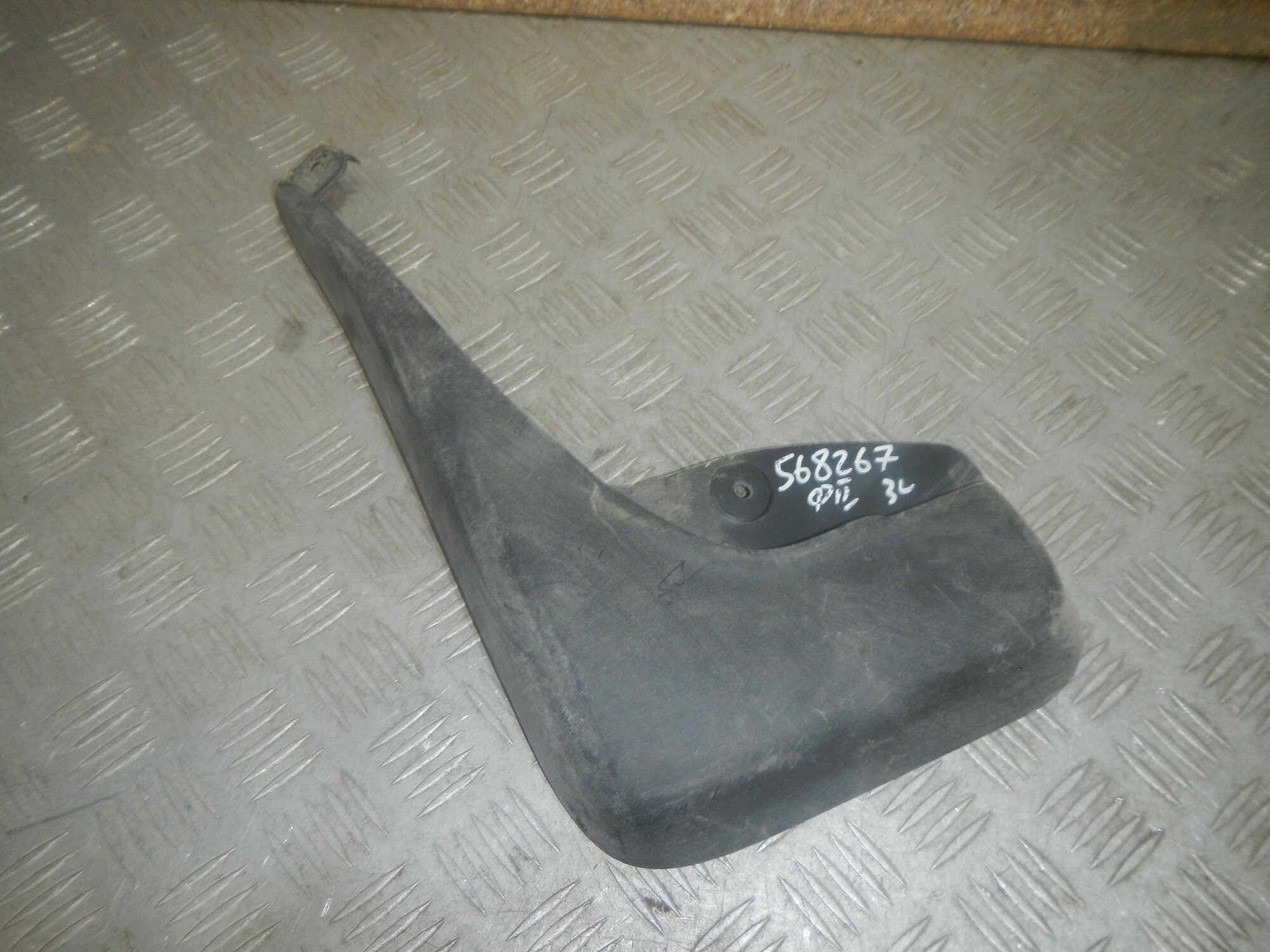 Б/У Брызговик задний левый, Ford (Форд)-FOCUS 2 (05-08) FORD FOCUS 2 (05-08) Дубликат, царапины. 568267 FORD арт. 5M5J28...