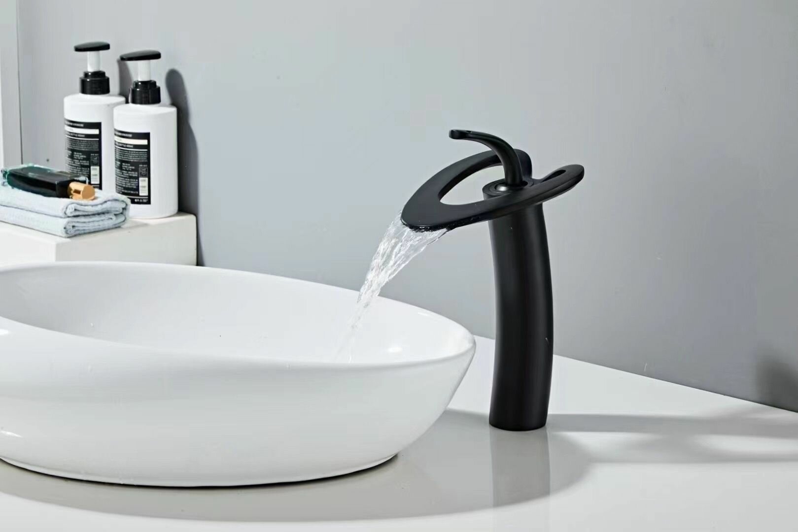 Высокий Смеситель для раковины/ умывальника/ монолитный кран для раковины в ванную Luanniao, из латуни, изящная дизайна, чёрный