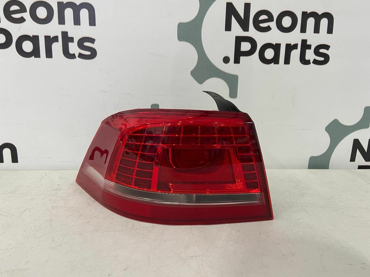 Фонарь левый, внешний, LED, для VW Passat B7 2010-2015